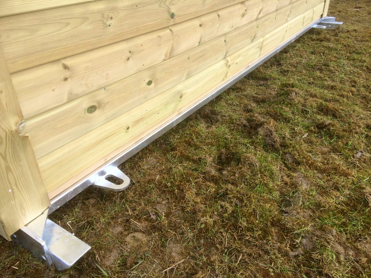 24FT X 12FT MOBILE FIELD SHELTER WITH WOODEN GATES – Longcross Stables