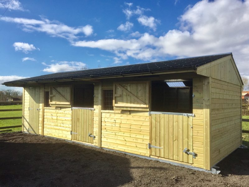TWIN MOBILE STABLE WITH 6FT TACK ROOM – Longcross Stables