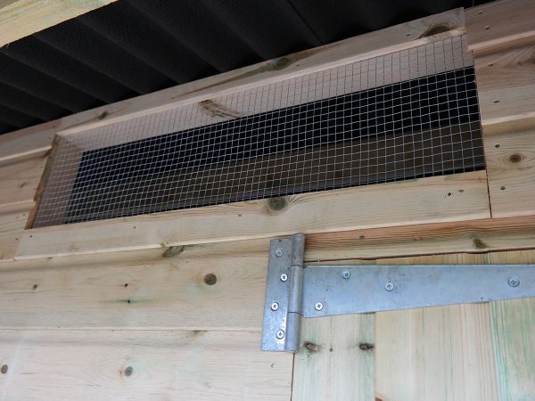 MOBILE 24 X 12 STABLE/GATED LOOSE BOX COMBINATION – Longcross Stables